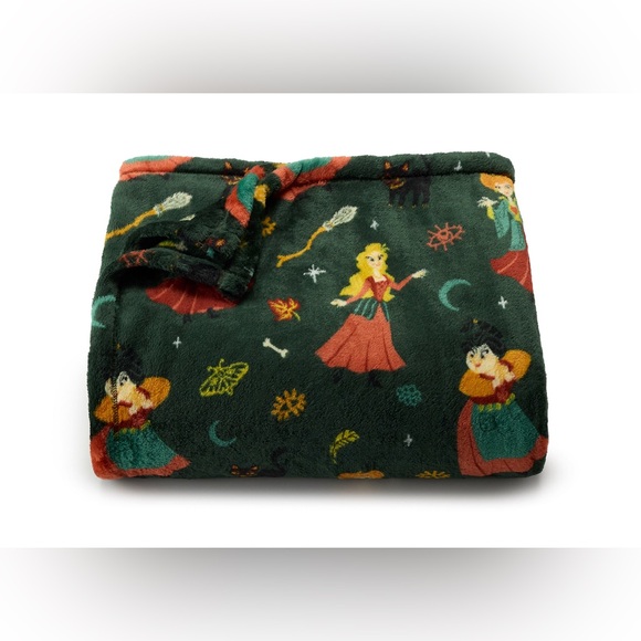 The Big One | Bedding | New Disneys Hocus Pocus Oversized Plush Throw ...